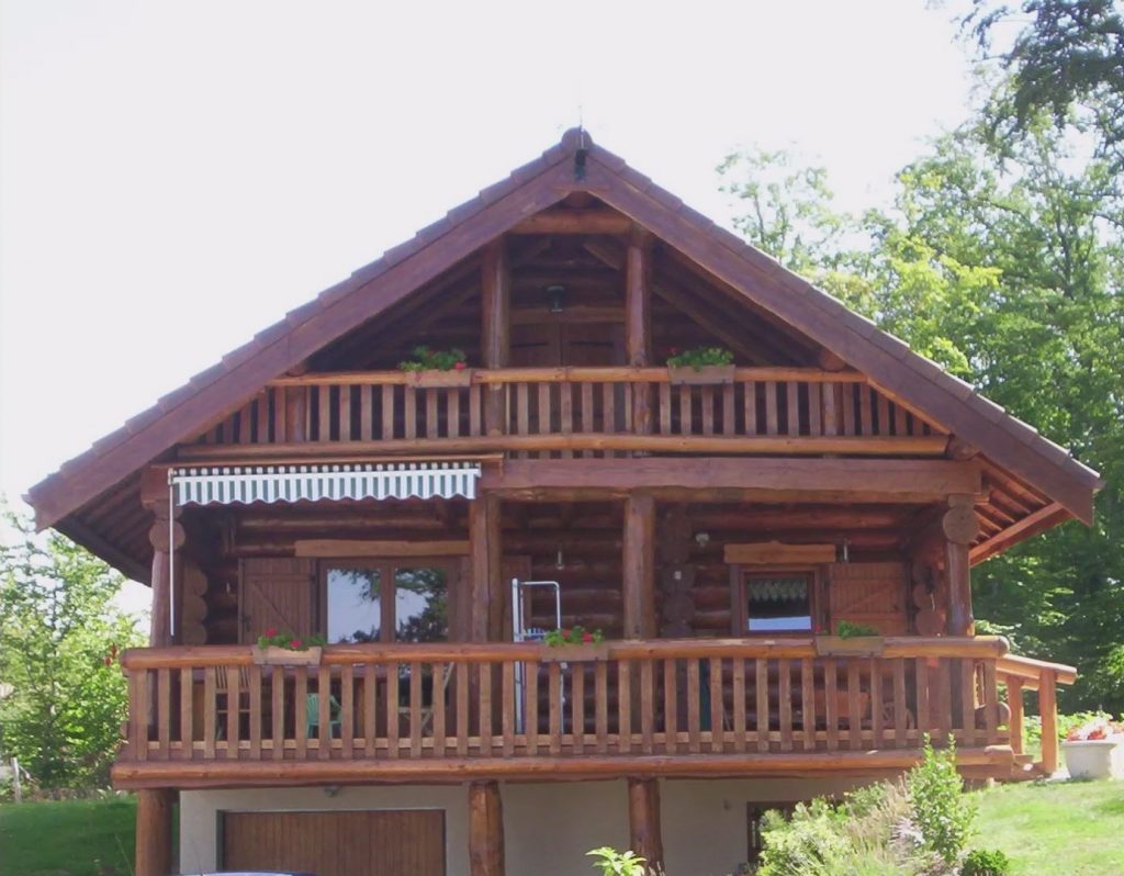 Kit maison en bois massif fuste et rondins équarris