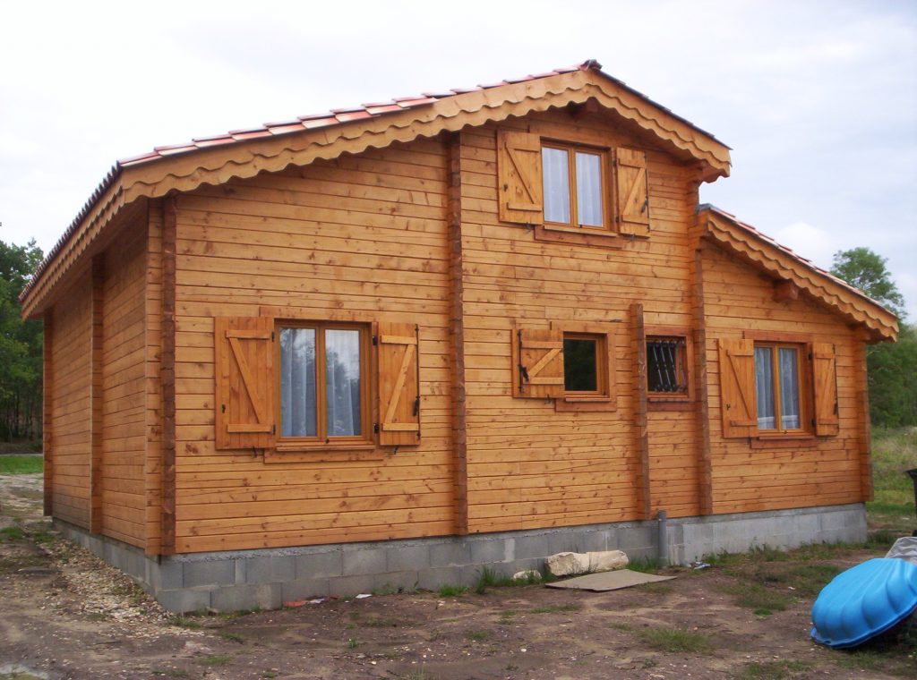 Kit maison en bois massif rondins et madriers calibrés