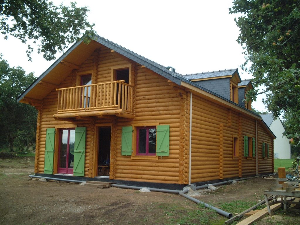 Kit maison en bois massif rondins et madriers calibrés